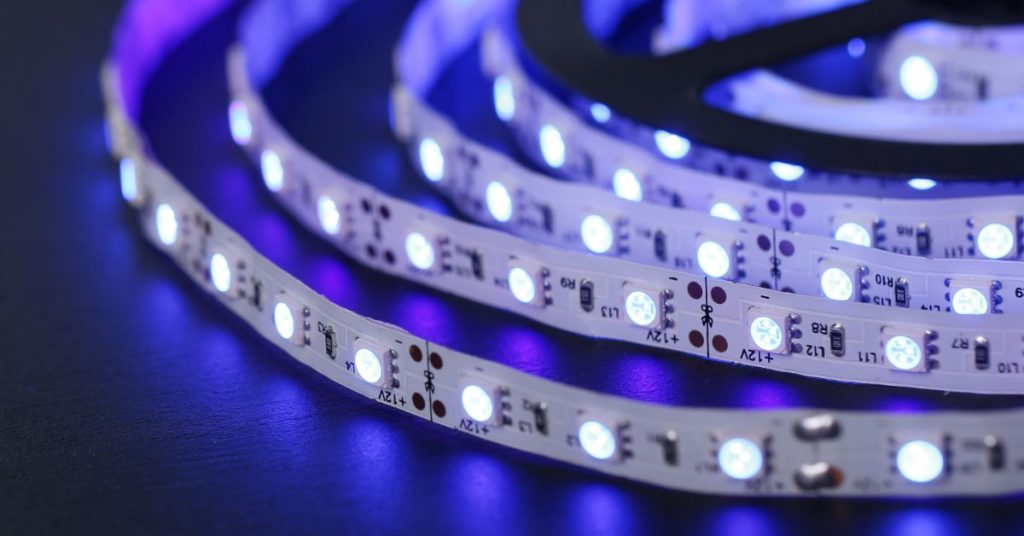 Como fazer uma emenda em fita LED? Dicas para não errar